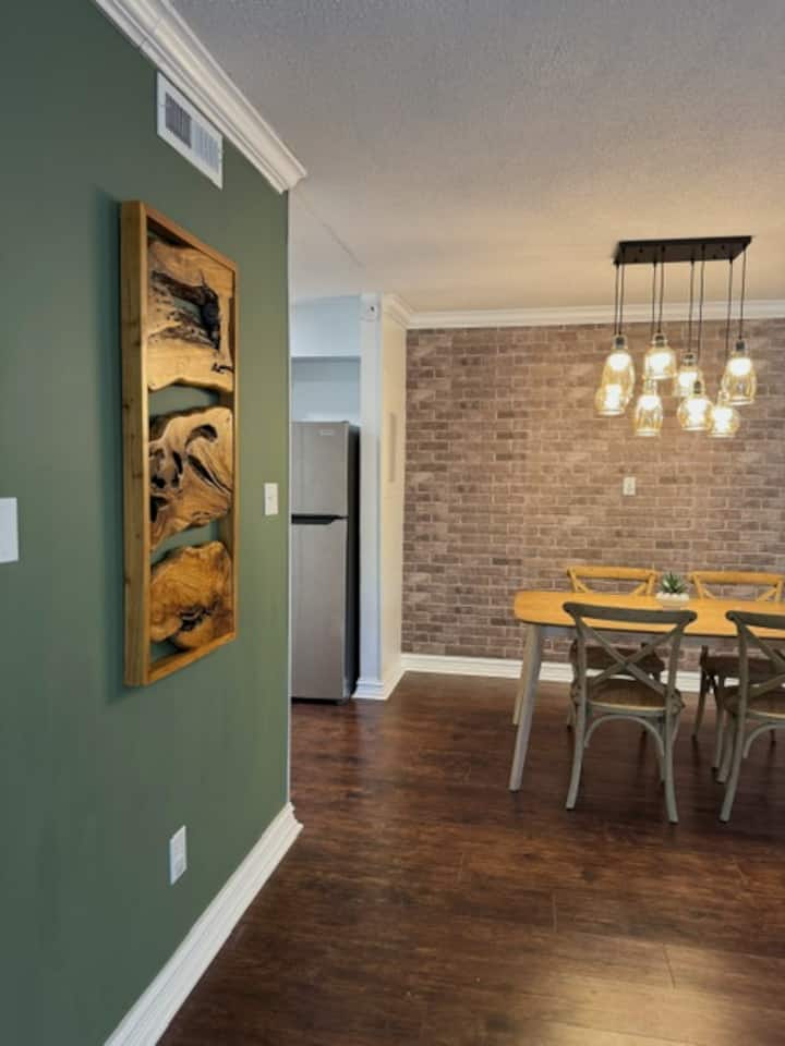 Flint Ridge Lakeside Retreat - Raleigh, NC