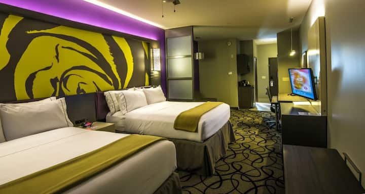 Retreat By Lake L Pool. Breakfast. Free Parking. - Garland, TX