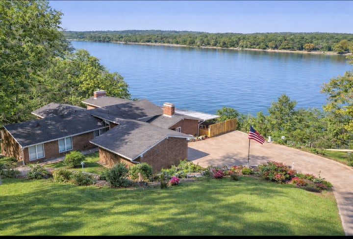 Sprawling Mcm Waterfront Amazing Location - Florence, AL