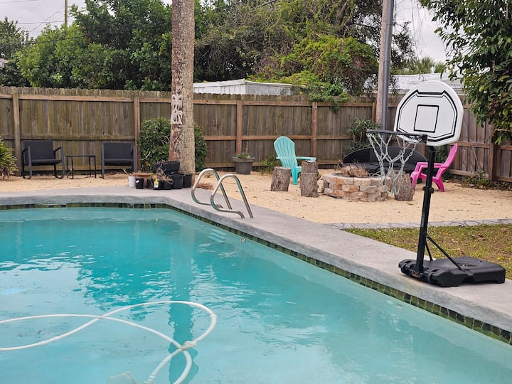 Gorgeous Three Bedroom Pool Home In Palm Bay - Melbourne Beach, FL