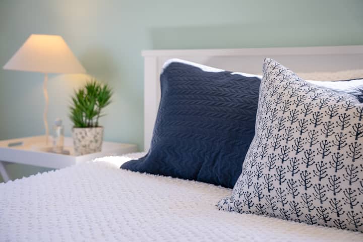 Peaceful Waterfront Apartment - Sandy Inlet Views - Gold Coast