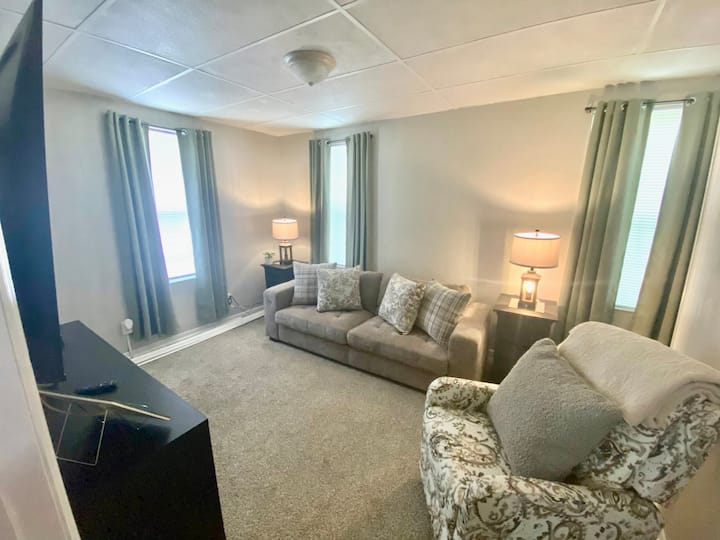 Cozy Sage Haven - Huntington, WV