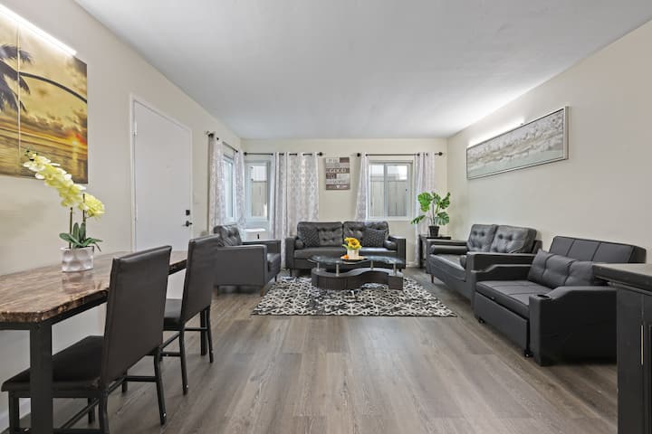 North Park Pet Friendly Apt Near Beaches/zoo - San Diego Airport (SAN)