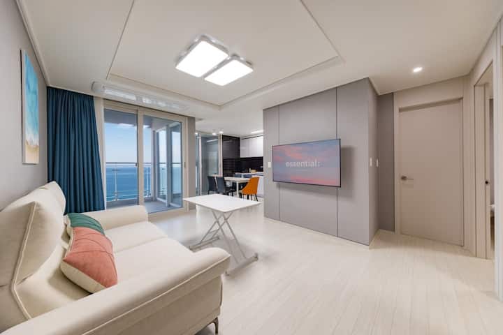 강릉 오션뷰 호텔
#강릉사천 #27층탑층오션뷰 #가성비호텔 #풀옵션 #6인숙소 #최대8인 - Gangneung-si