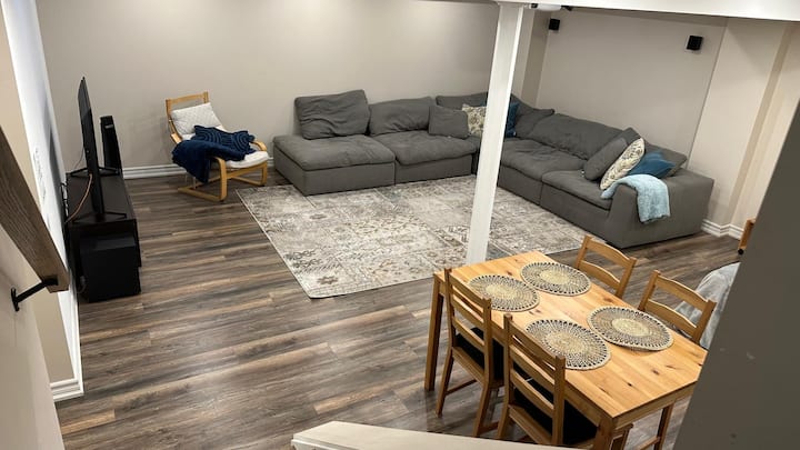 Cozy Private Basement Apt. With Separate Entrance. - Milton