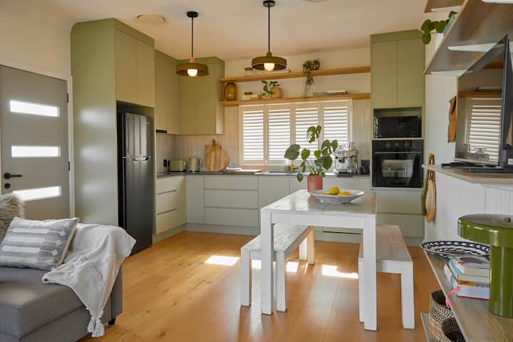 Stylish Coastal Retreat Family Friendly Near Beach - Cronulla