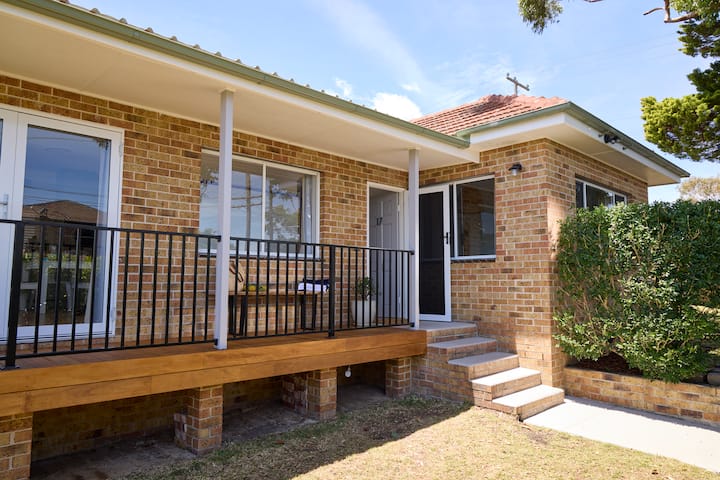 Bernie House Bundeena | Stylish Coastal Escape - Cronulla