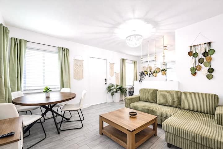 Charming 1br Retreat For 5 With Cozy Courtyard - 8 - Miami