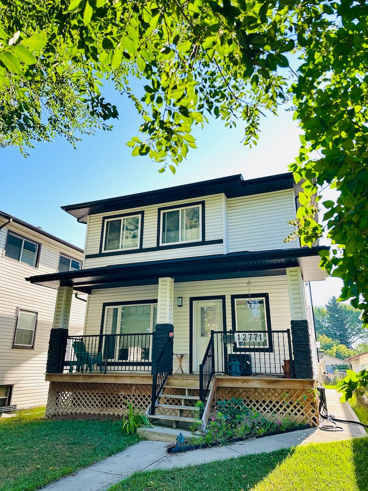 New Build Cozy House North Of Downtown - Saint Albert