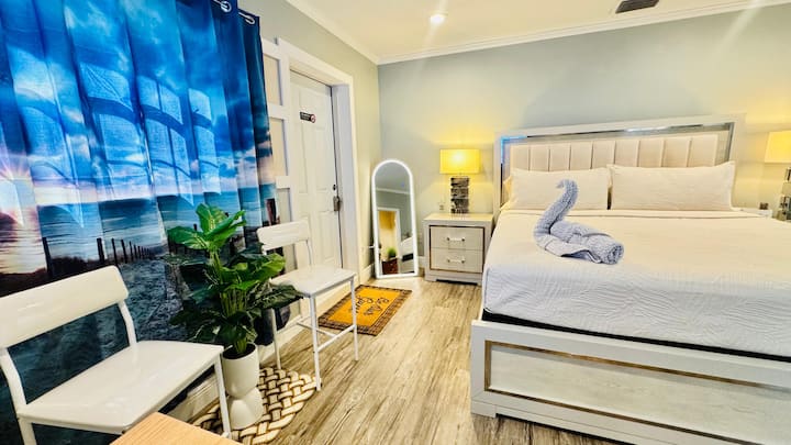 Coastal Breeze Guest Suite - Tampa, FL