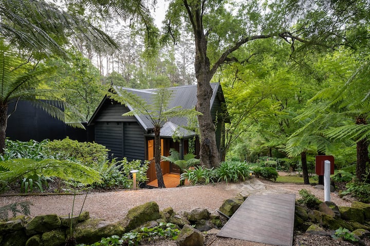 Willow Cottage At Monreale | Brand New Luxury - Melbourne