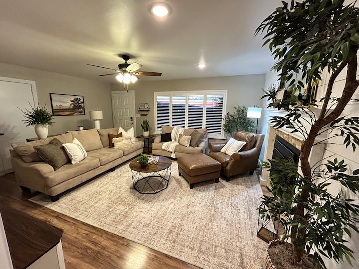 Cozy Valley Getaway, 5 Bedrooms Near Logan - Logan, UT