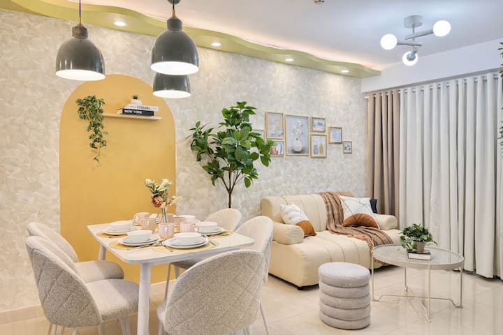 2-br Prestige Stay Near Moa | 65" Tv & Karaoke - Manila