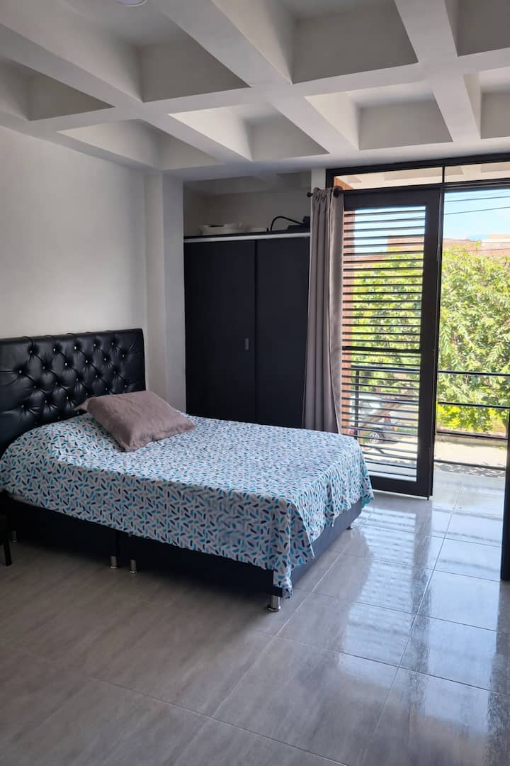 Modern Studio W/ Balcony & Washer - Palmira