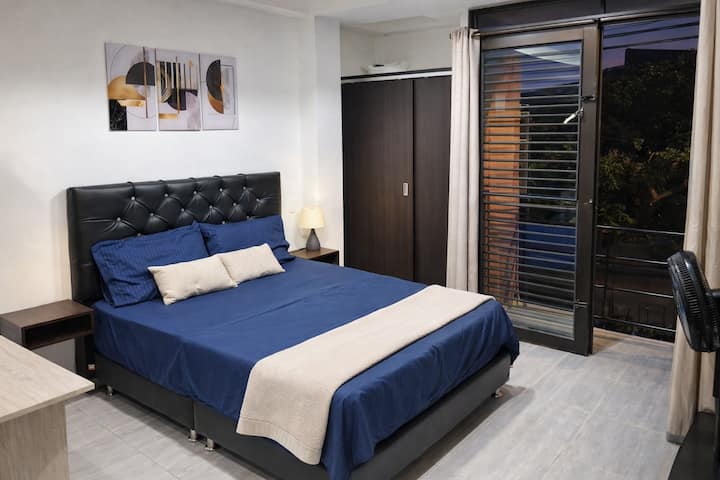 Modern Studio W/ Balcony & Washer - Palmira