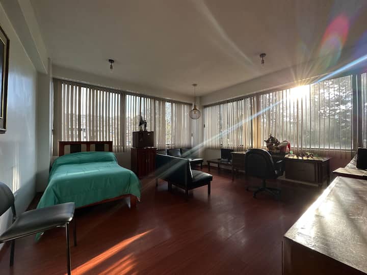 Habitación Privada 2 Minutos Parada Metro Alameda - Quito