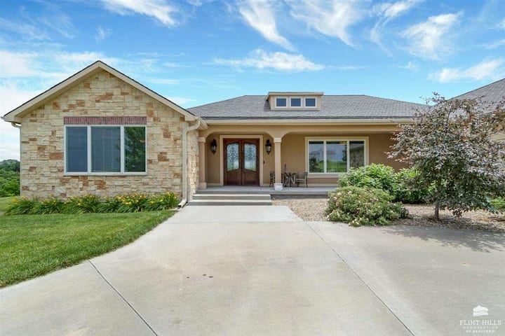 The Summit Retreat - Milford State Park, Milford