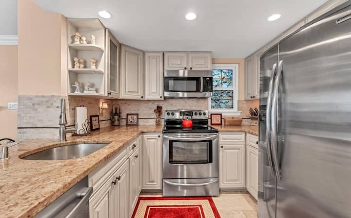 Easy Commute, Great Park View, Cozy 2 Br 2 Bath - Germantown, MD