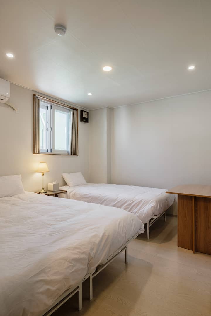 Neat 3-person Studio | Mullae • Timesquare•hongdae - Seoul Gimpo Airport (GMP)