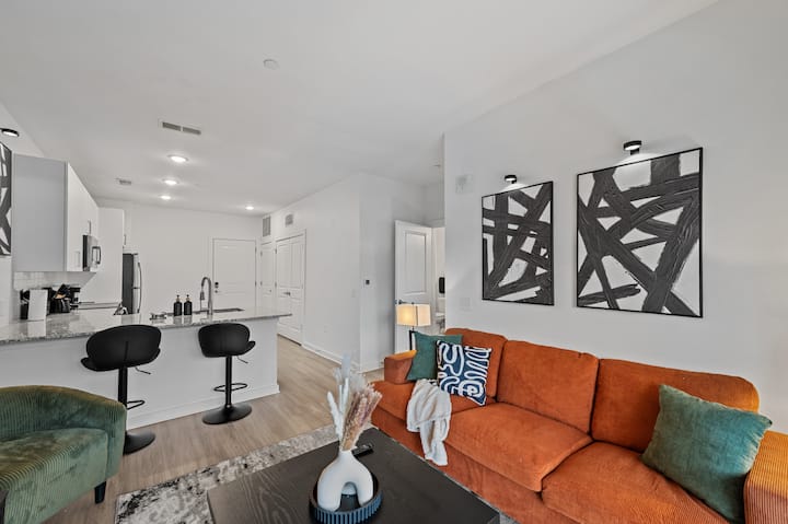 Chic Grant Park 1br | Pool View Balcony | Walkable - Decatur, GA