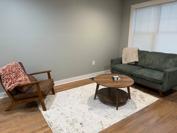 The Cute Cozy Cottage House - Clinton, IA