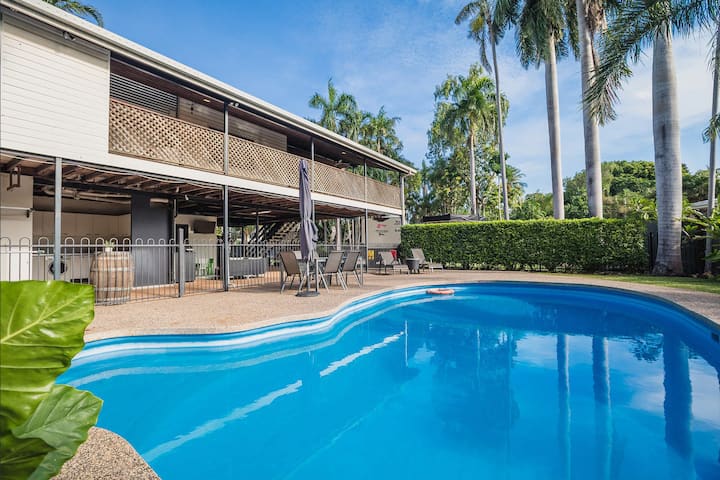 Tropical Escape In Coconut Grove | Huge Pool - Darwin