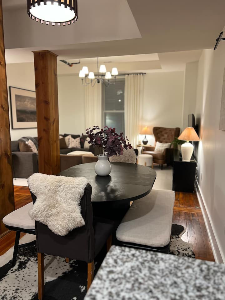 The Midcity Loft | Downtown Bloomington - Bloomington, IL