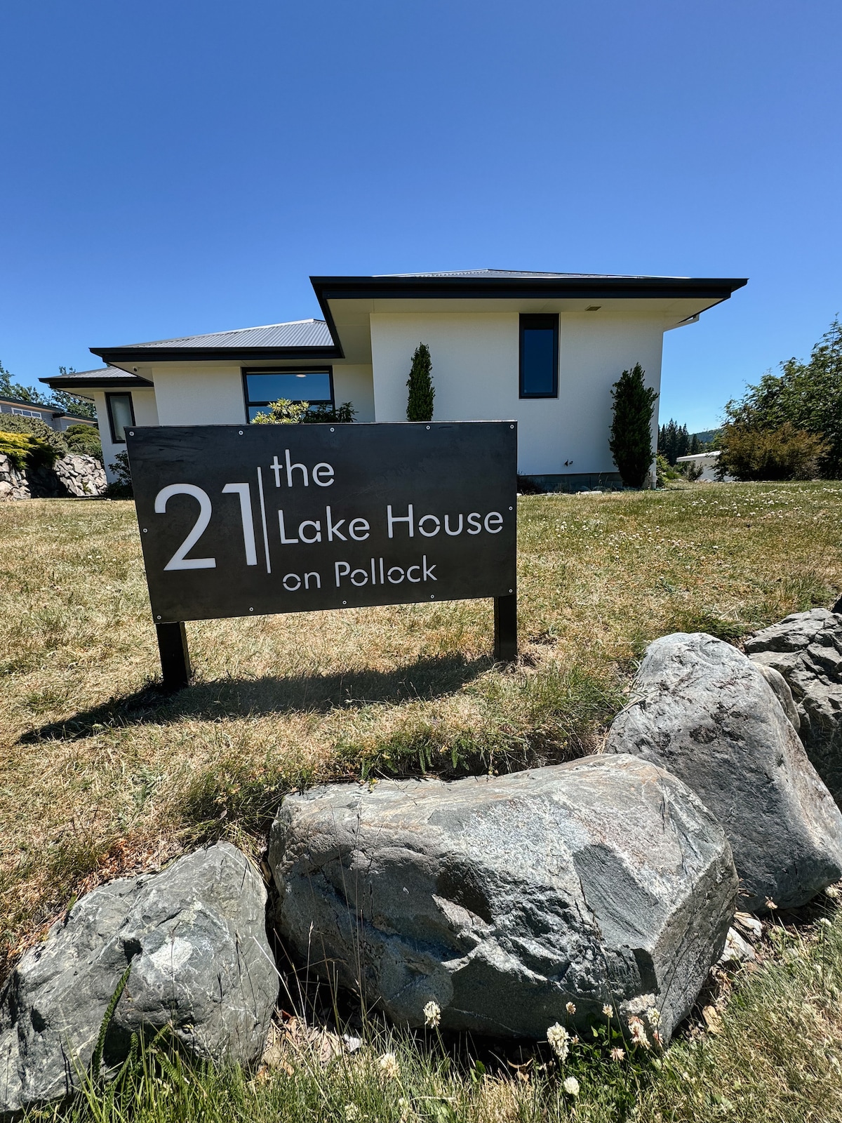 The Lake House on Pollock, LakeTekapo - Houses for Rent in Lake Tekapo ...