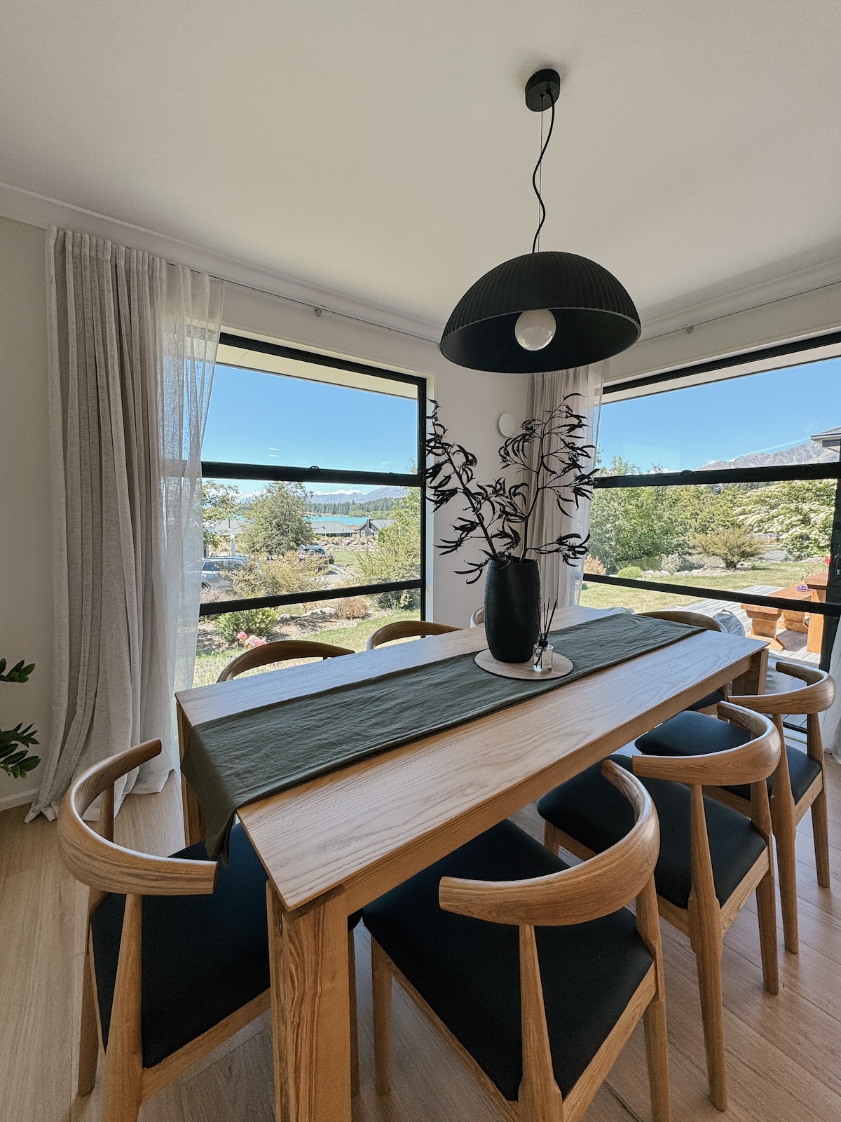 The Lake House on Pollock, LakeTekapo - Houses for Rent in Lake Tekapo ...