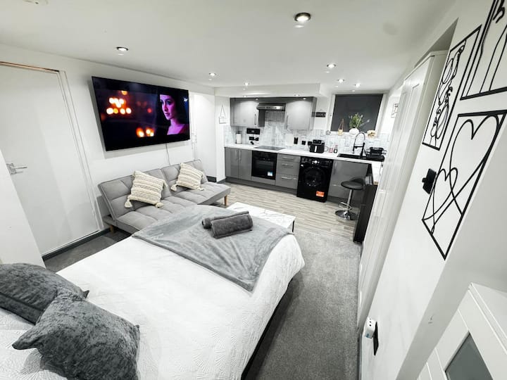 Modern Refurbished Flat • Free Parking • Fast Wifi - Leeds