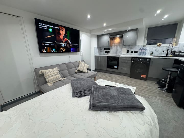 Modern Refurbished Flat • Free Parking • Fast Wifi - Leeds