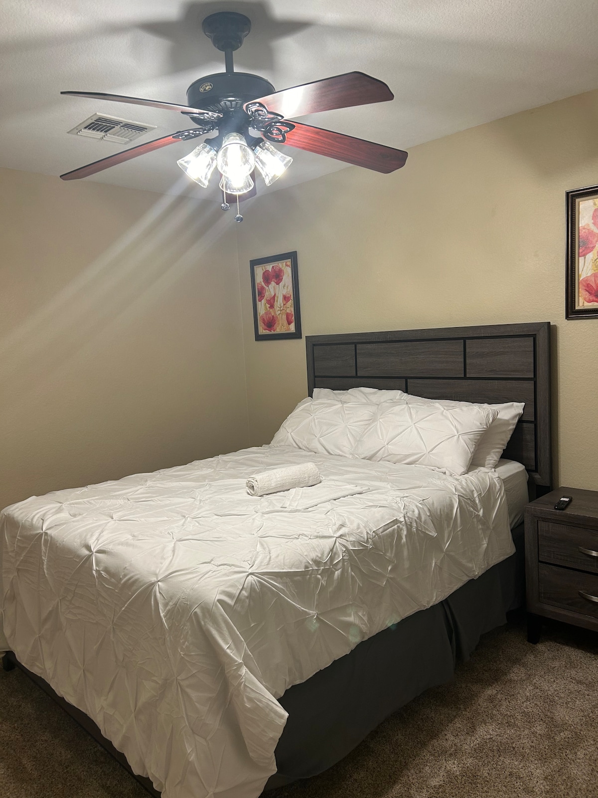 Se ubica en excelentes vecindarios cerca del parque. - Casas en renta ...