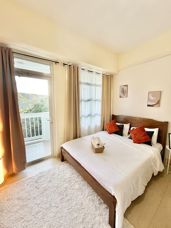 Tagaytay Staycation Twin Lakes Mountain View - Alfonso