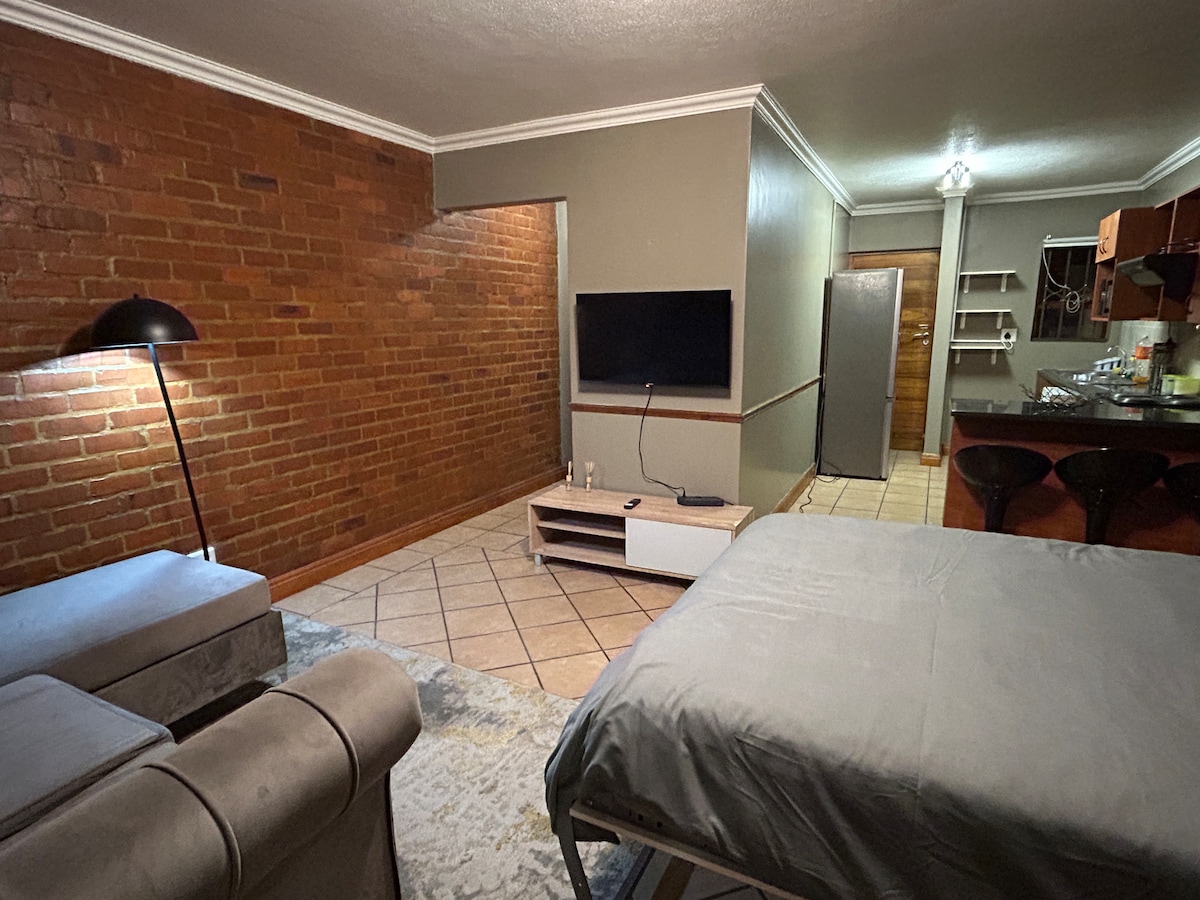 Estudio Midrand Chic | Cama Murphy • Netflix - Departamentos en renta ...