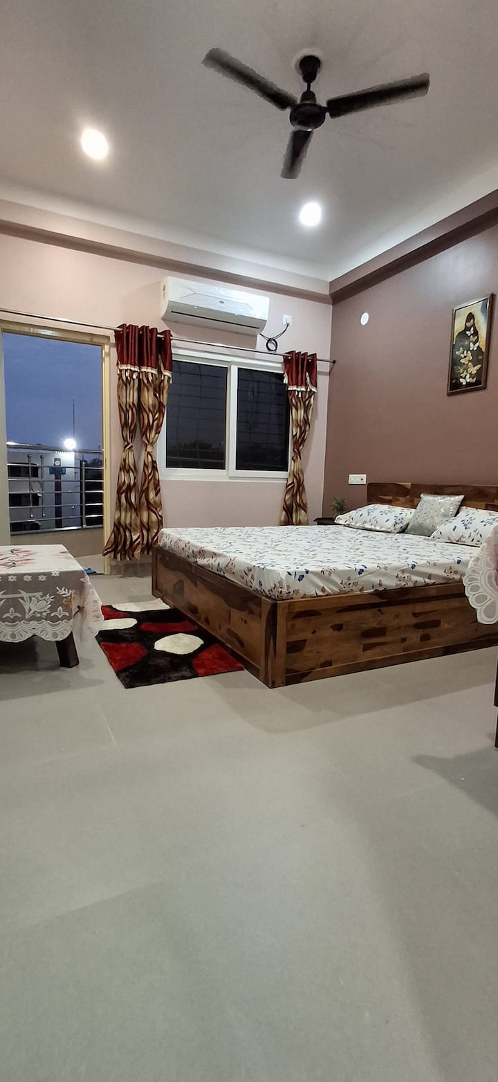 The Happy Loving Home | Spacious 2bhk With Balcony - Deoghar