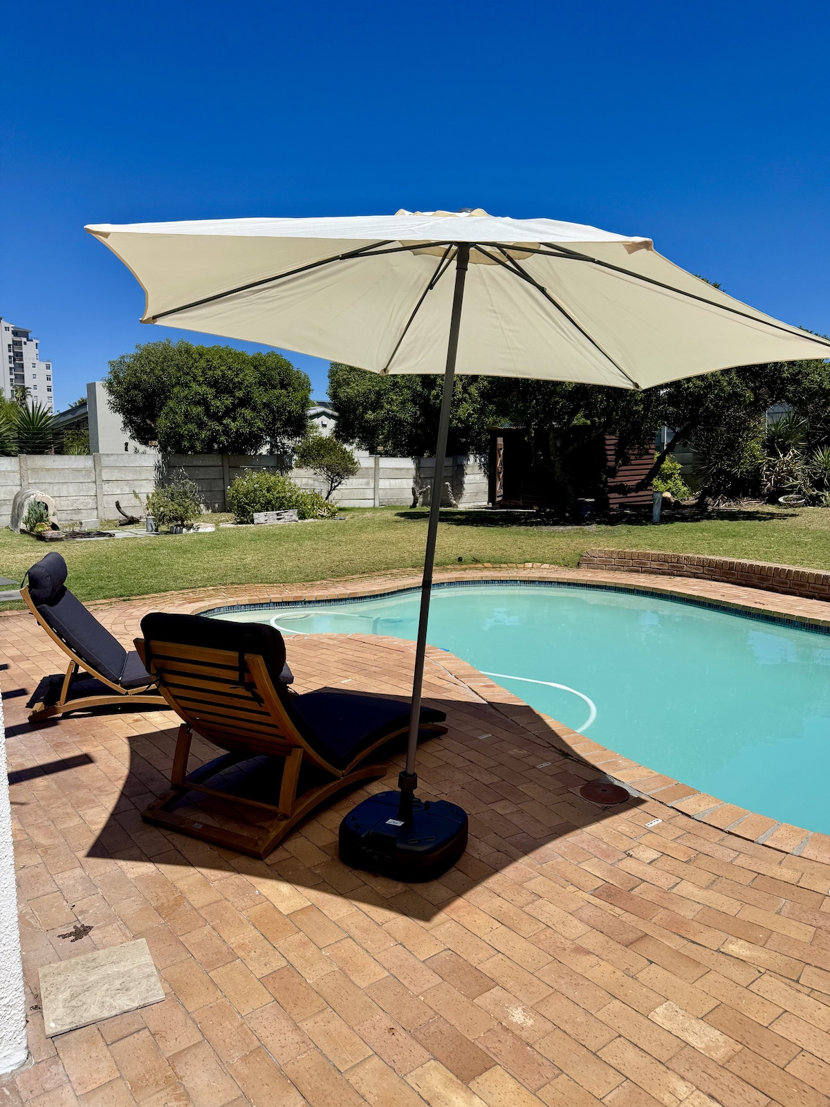 Sunny Bloubergstrand House with Pool & Braai - Houses for Rent in Cape ...