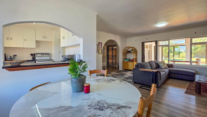 Sunny Bloubergstrand House With Pool & Braai - Parklands