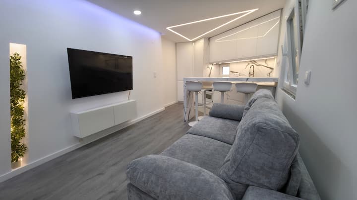 Chic & Stylish Apartment Near Lisbon - Almada
