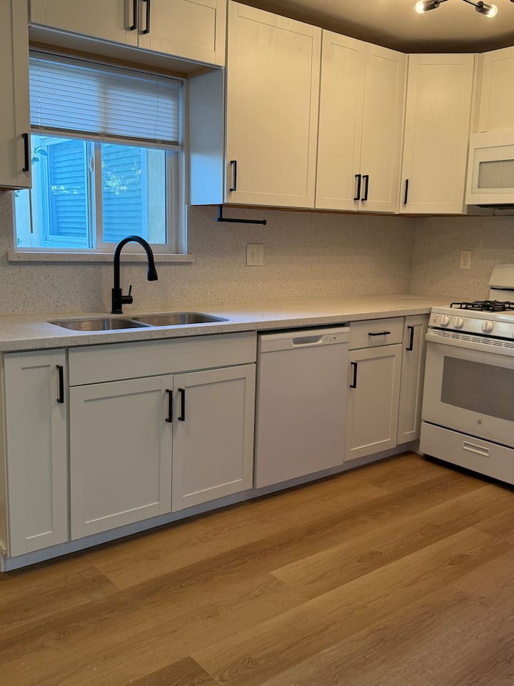 This Charming, Bright 2/1 - Modesto, CA