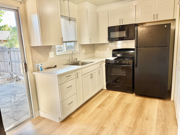Charming, Bright And Clean 2/1 - Modesto, CA