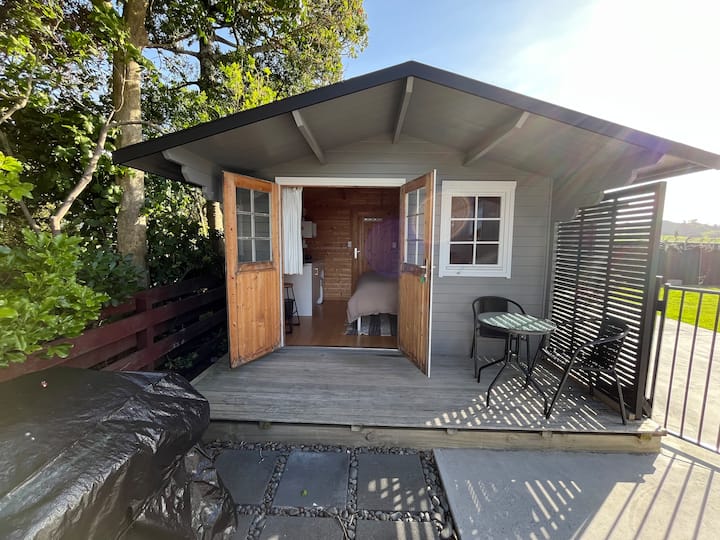 Cute Little Cabin, Water Views, Close To The Beach - Waihi Beach