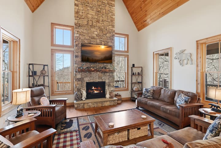 Eagles Nest- Lux Cabin Hot Tub, Porch, Near Beech - Banner Elk, NC