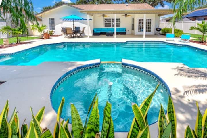 Largo Pool Home With Spa, Grill & Private Yard - Pinellas Park, FL