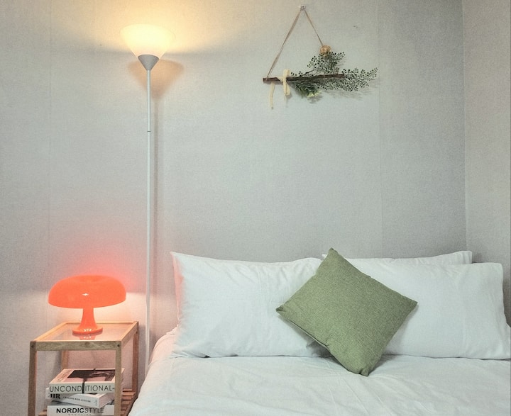 월드컵경기장#경기대학교#광교산#화성행궁#조용하고 깔끔한 감성숙소#침실2#침대2 - Suwon-si