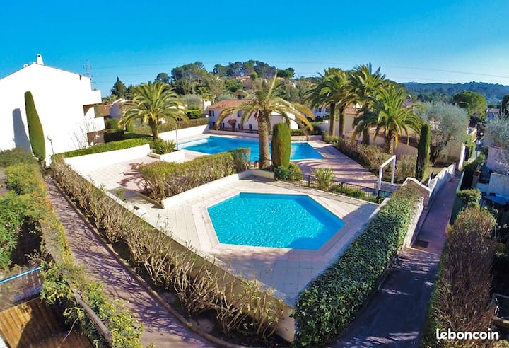 Charmante Maison Dans Résidence Avec Piscine - Mougins