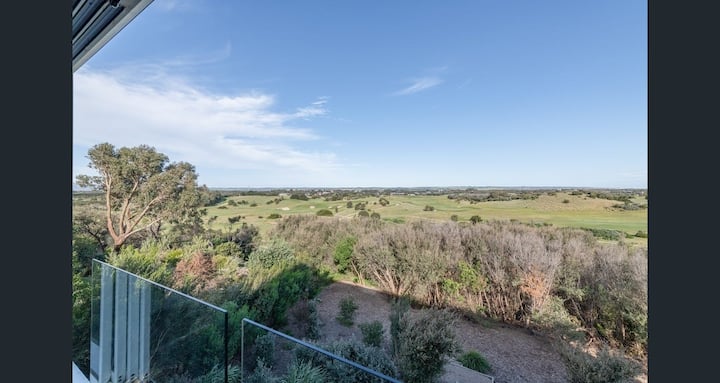 Moonah Links Retreat | Indoor Spa & Golf Views - Cape Schanck