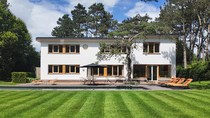 Le Paquebot Est Une Villa Moderniste De 1936 - Cadzand
