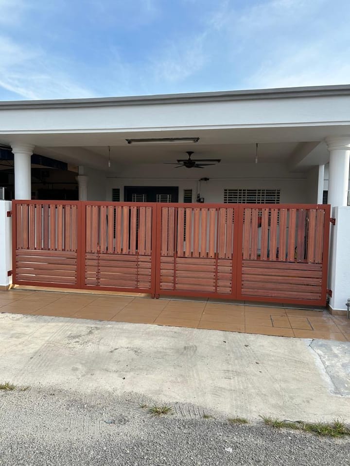 Family Friendly Landed House| Banting | Sleeps 6-7 - Morib