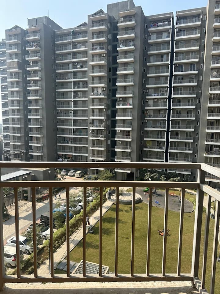 Cozy Modren Flat With City View In A Society - Karnal