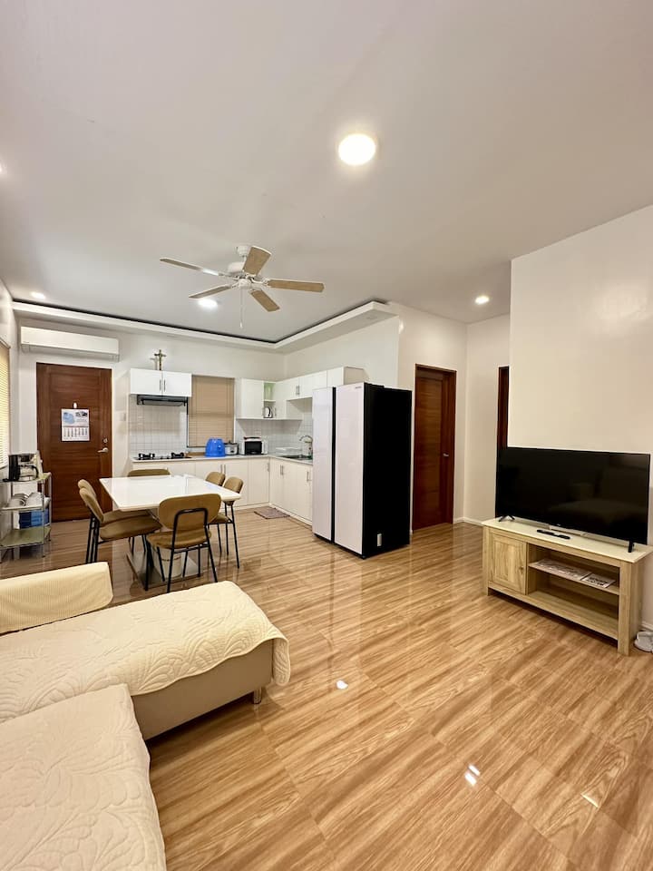 King Bed 2-bedroom, Full Kitchen, Has Recliner - Panglao